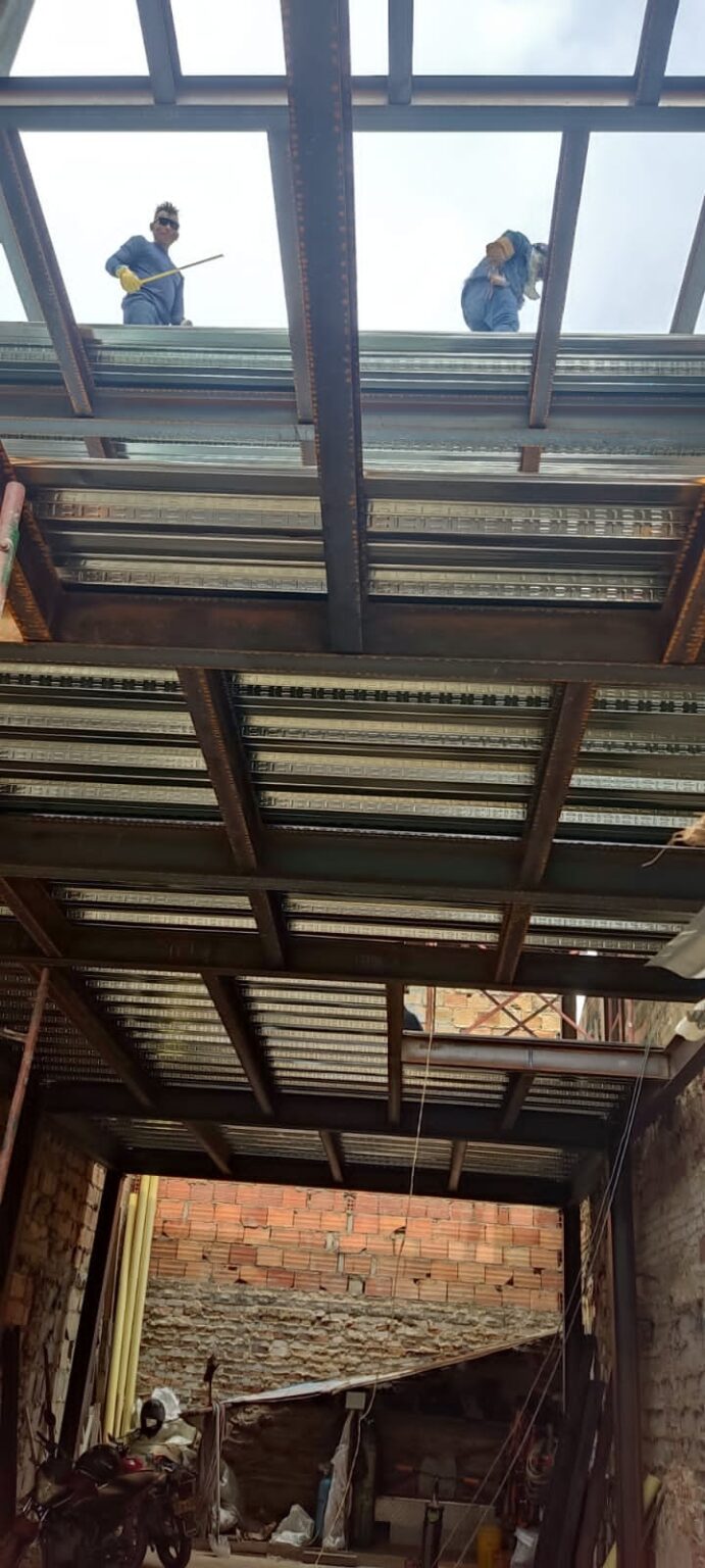 Placas de entrepiso y estructura secundaria en el edificio Kennedy I ...