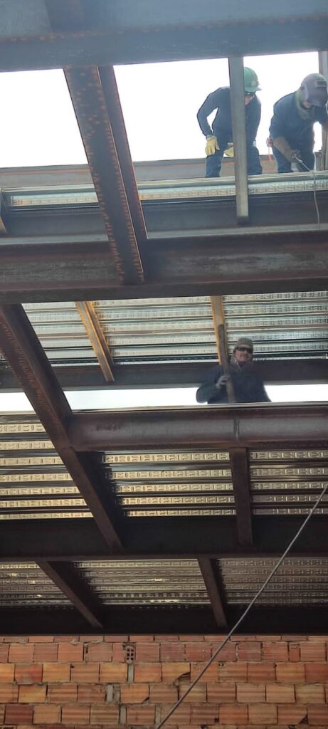 Placas de entrepiso y estructura secundaria en el edificio Kennedy I ...