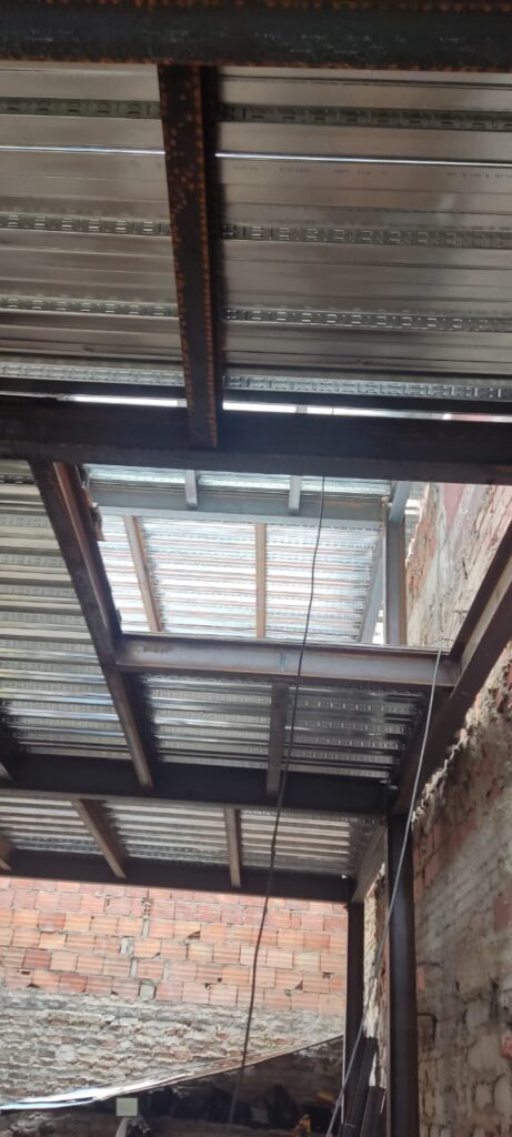 Placas de entrepiso y estructura secundaria en el edificio Kennedy I ...